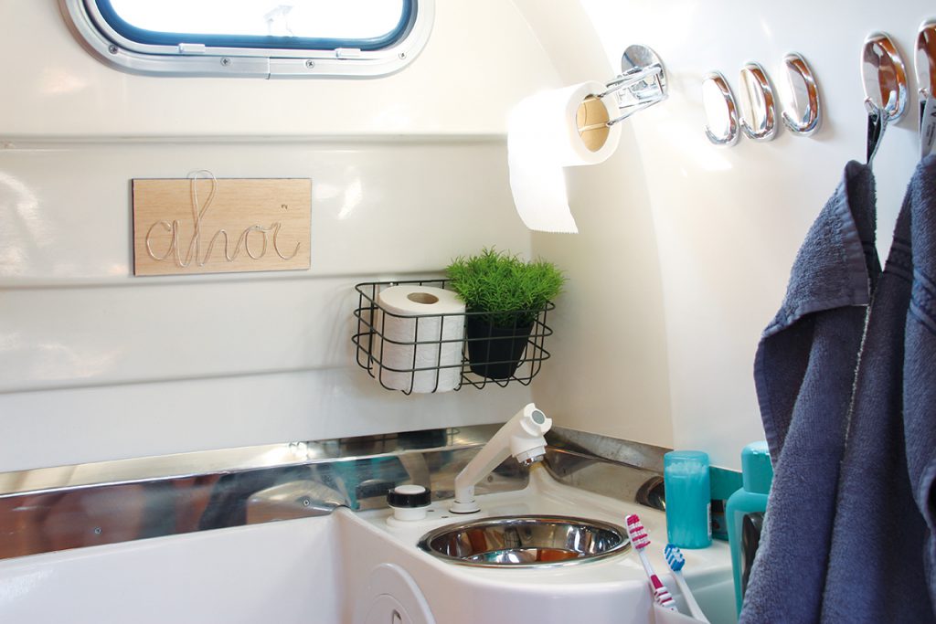 DIY ⎟ So wird das Bad auf dem Boot praktisch und wohnlich ausgestattet ...